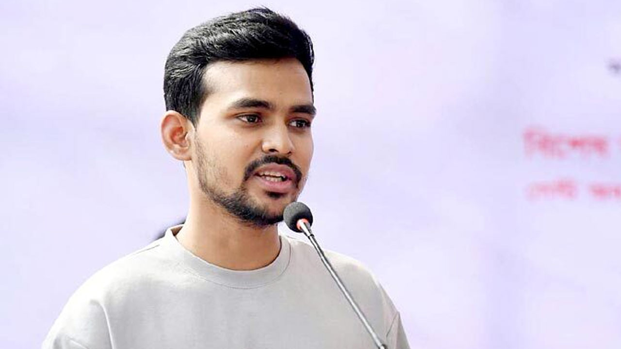 জুলাই গণঅভ্যুত্থান সফল করলো কারা, জানালেন আসিফ মাহমুদ