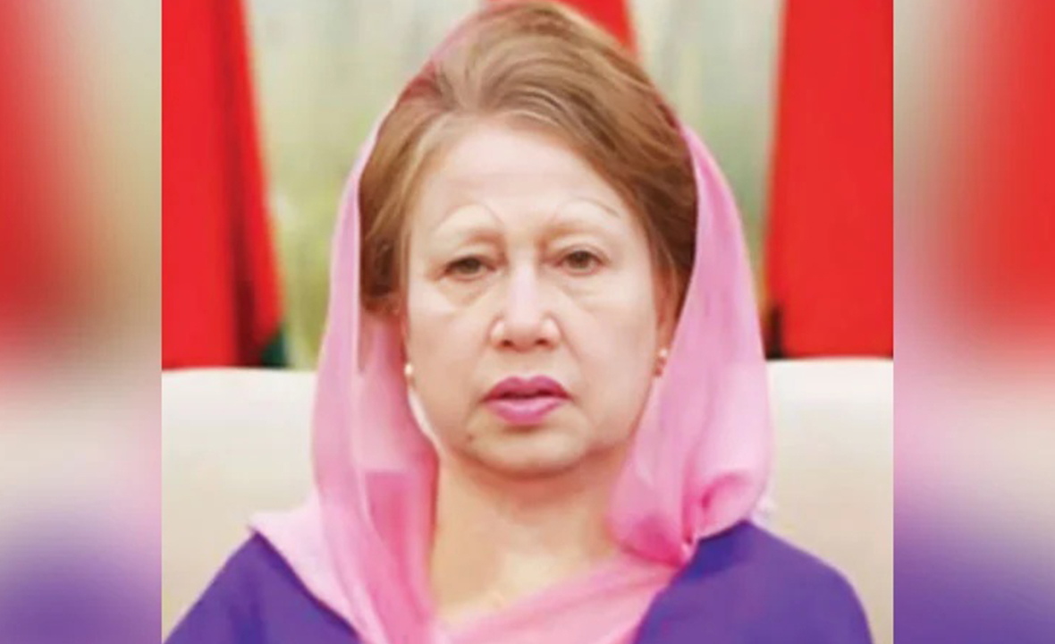 দুই পুত্রবধূকে নিয়ে ৫ মে দেশে আসছেন খালেদা জিয়া
