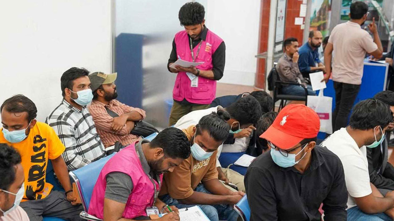 মিয়ানমারে বন্দি ১৮ বাংলাদেশি দেশে ফিরেছেন