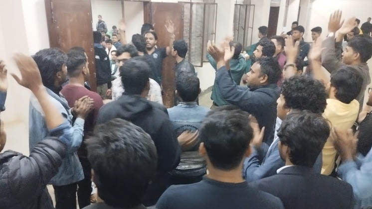 দুই গ্রুপের উত্তেজনায় ছাত্রদলের পরিচিতি সভা পণ্ড