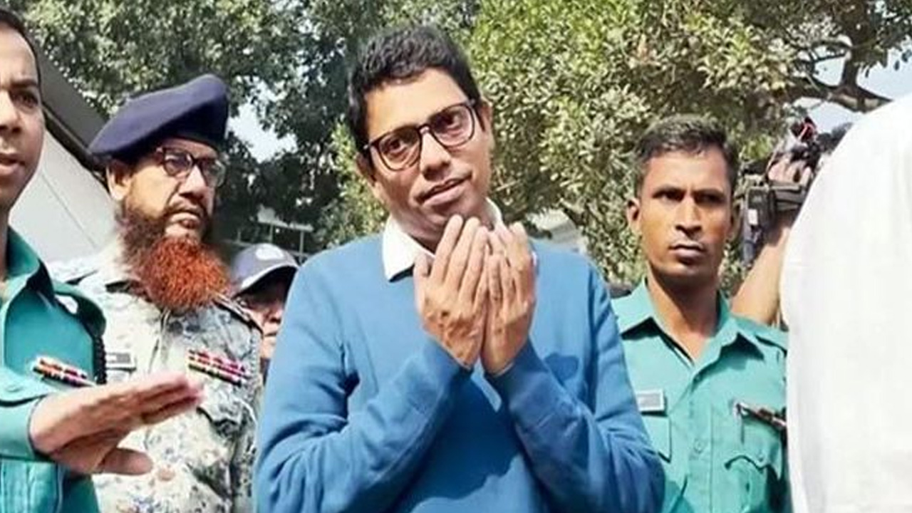 আজ পলকের অফিস নেই